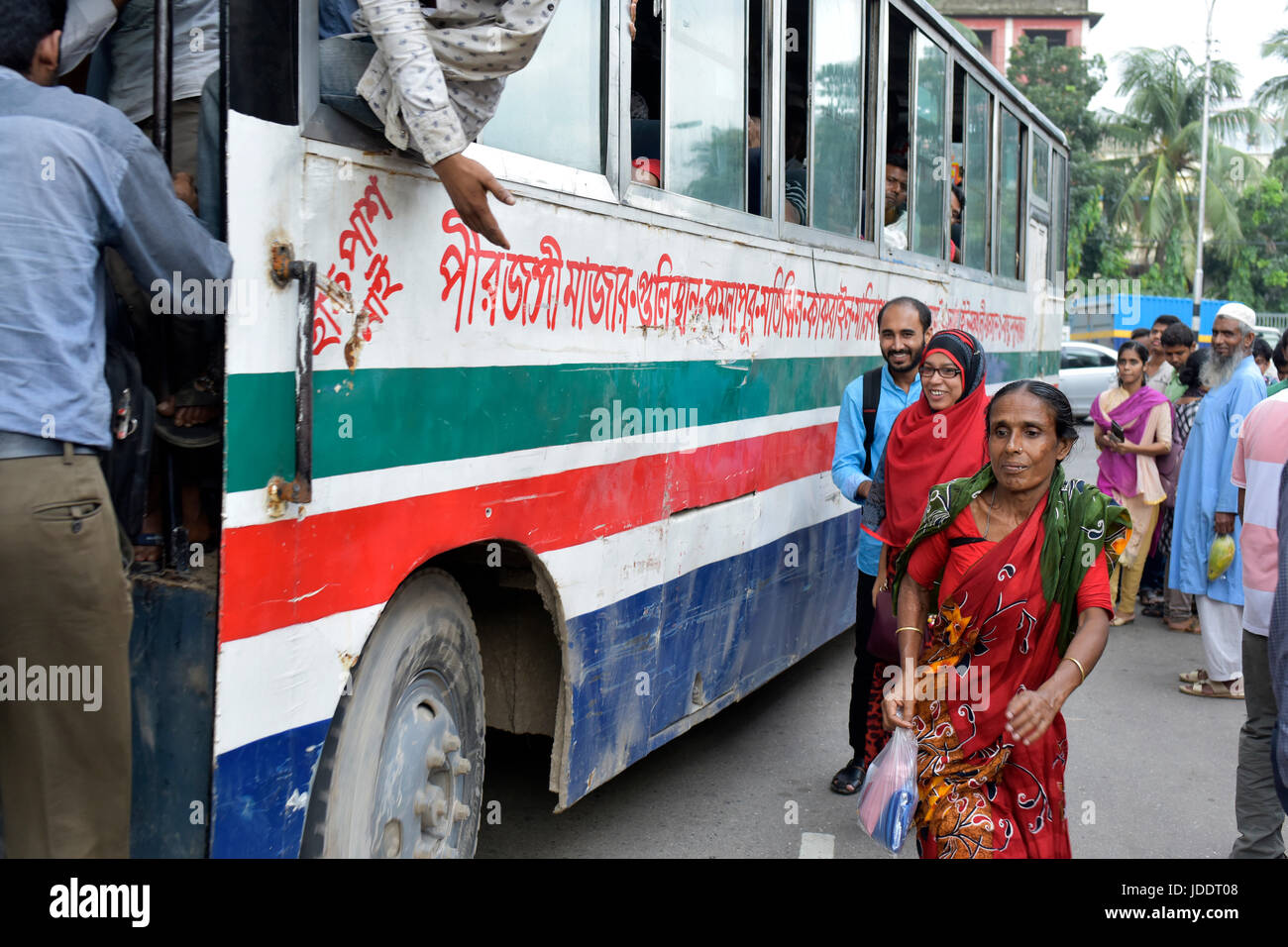 Overcrowded bus hi-res stock photography and images - Alamy