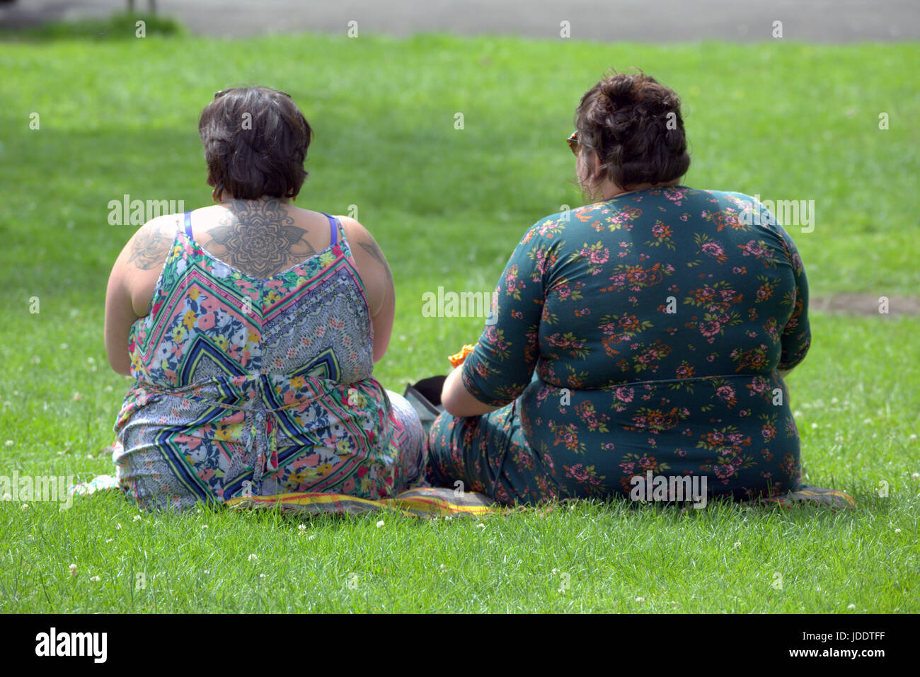 Two fat ladies hi-res stock photography and images - Alamy