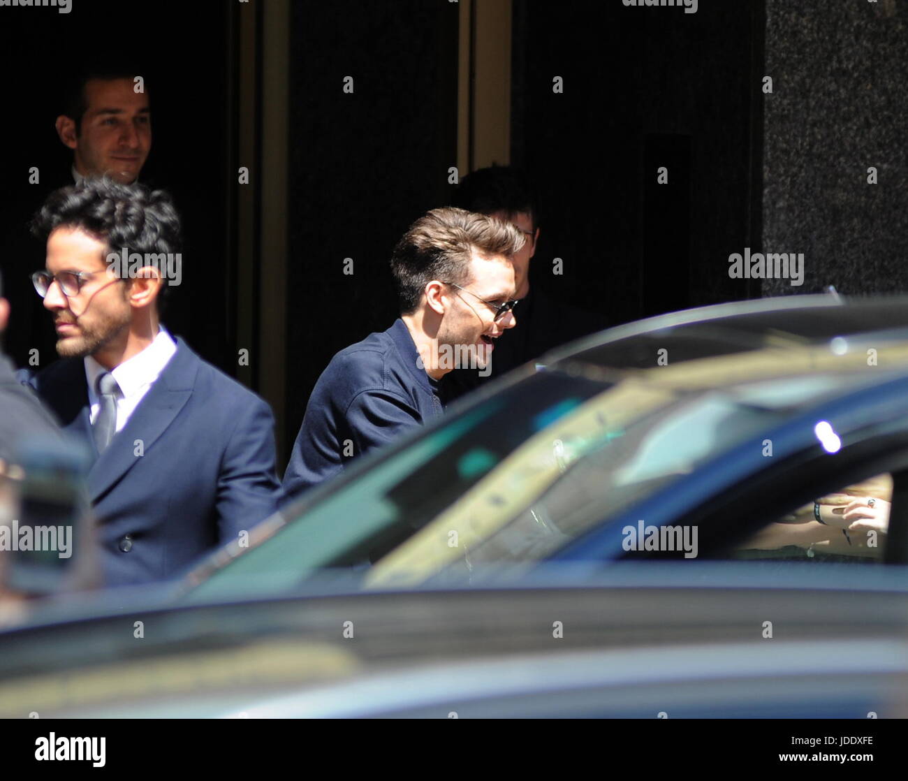 Milan, Liam Payne leaves Armani Hotel among the crowd Liam Payne ...