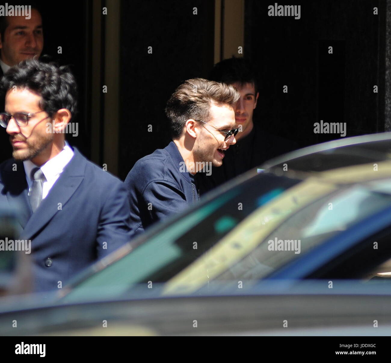 Milan, Liam Payne leaves Armani Hotel among the crowd Liam Payne ...