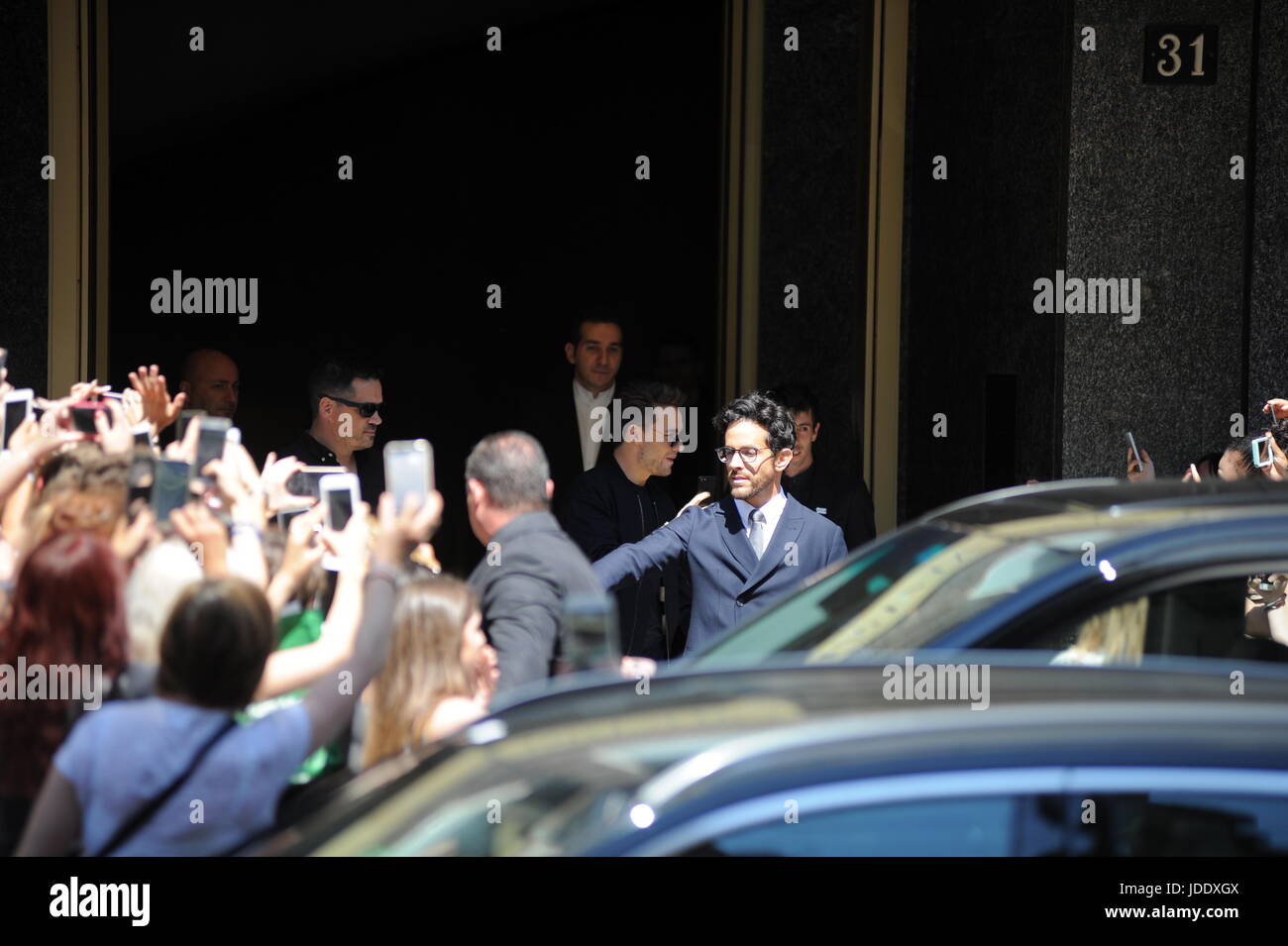 Milan, Liam Payne leaves Armani Hotel among the crowd Liam Payne ...