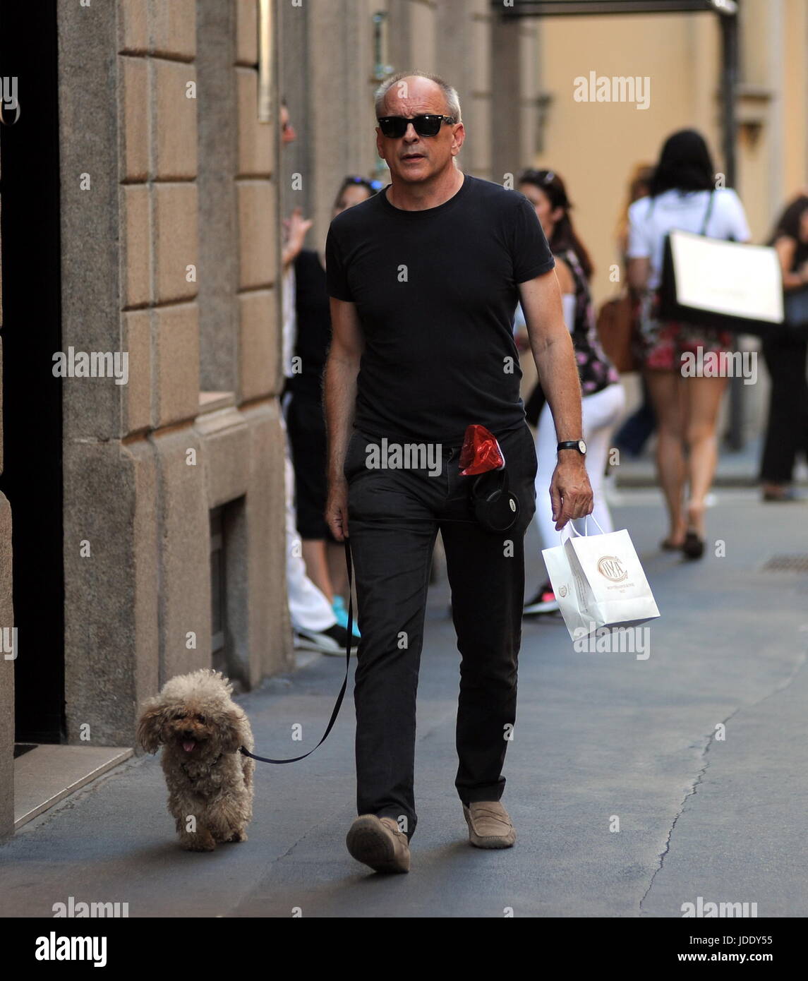 Milan, Tomas Arana Walking His Dog The famous American actor TOMAS ...