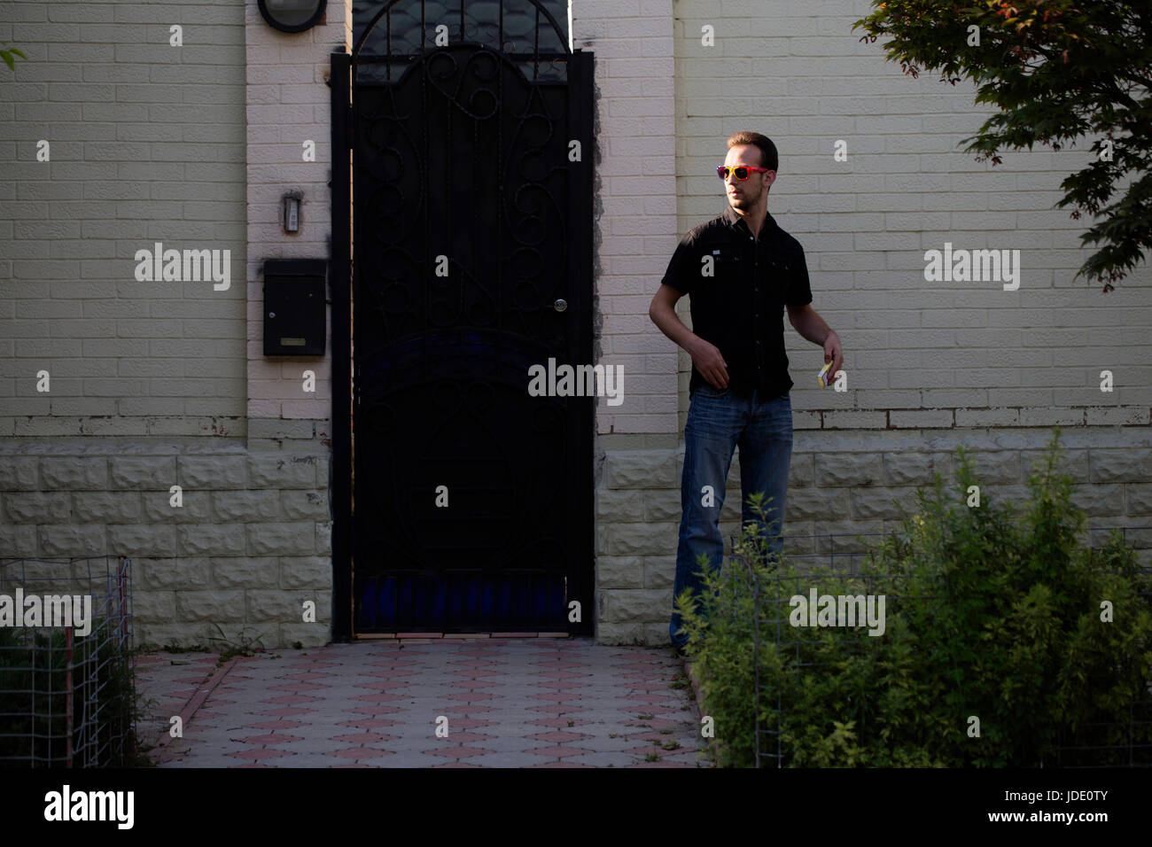 Person and city. A man get a cigarette box Stock Photo - Alamy