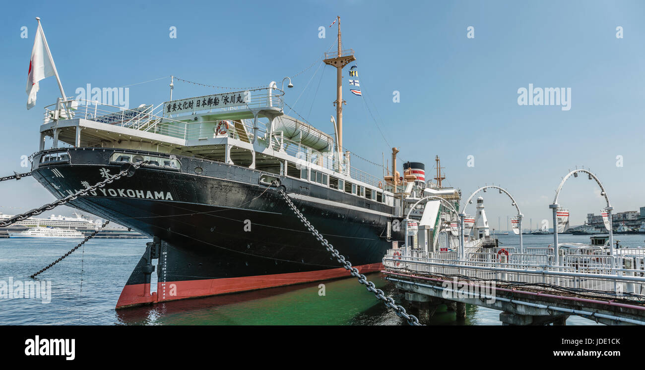 Hikawa Maru is a Japanese ocean liner that Yokohama Dock Company built ...