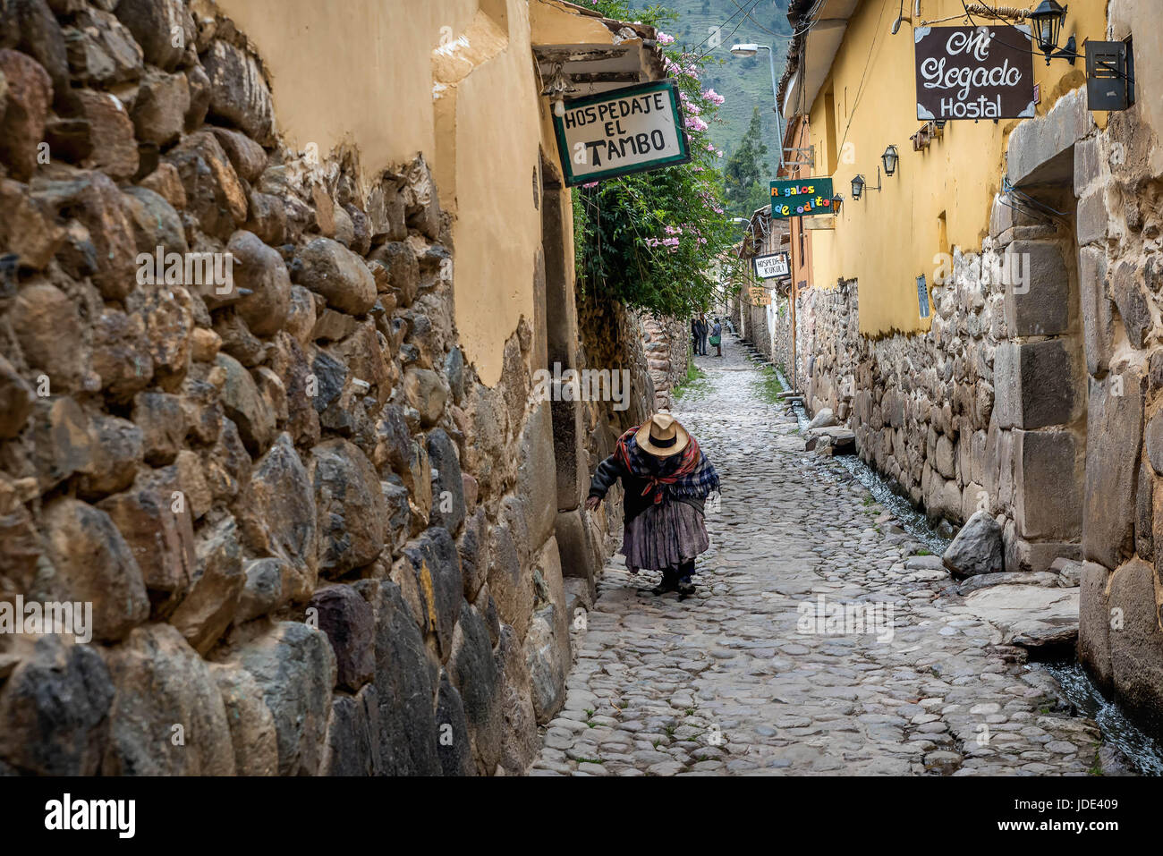 Old peruvian lady hi-res stock photography and images - Alamy
