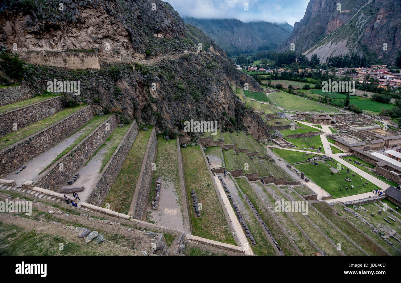 Inca ruins at ollantaytambo hi-res stock photography and images - Alamy