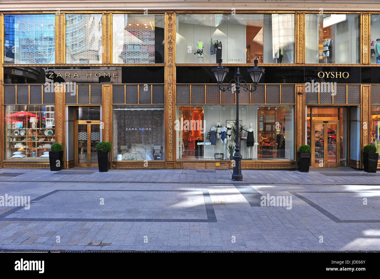 BUDAPEST, HUNGARY - JUNE 3: View of the shopping street in Budapest ...