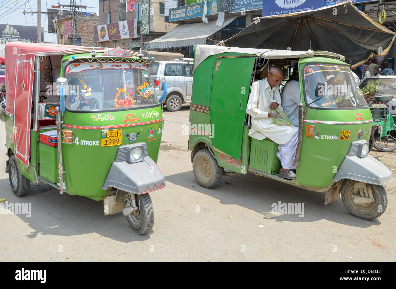 Rikshaws in Lahore Roads, Punjab, Pakistan on 22 May 2017 Stock Photo ...