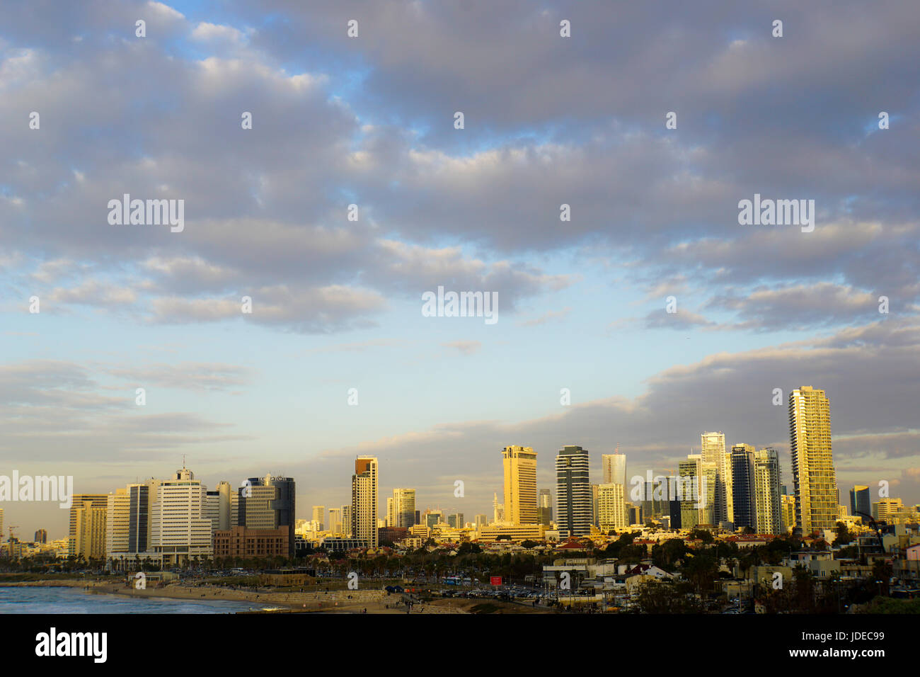 Middle east city scape high rise hi-res stock photography and images ...