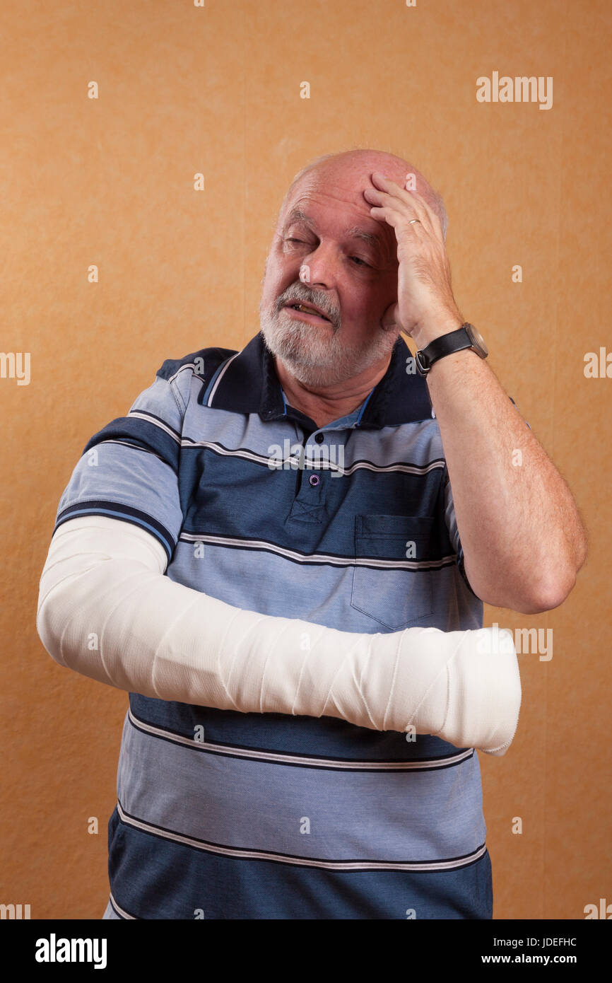 Wrist plaster hi-res stock photography and images - Alamy