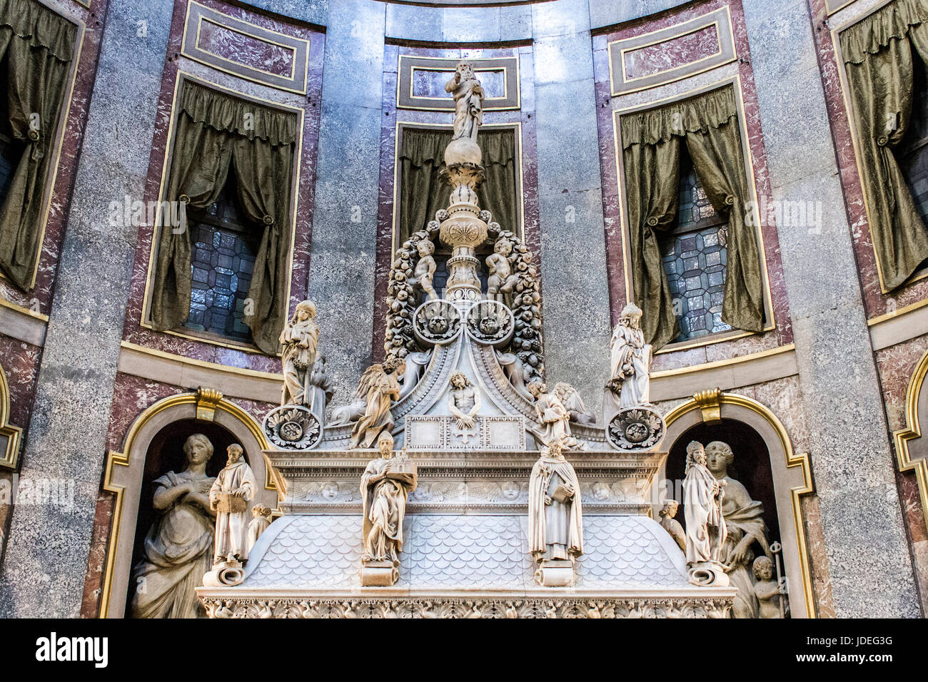 The Ark of Saint Dominic, a Renaissance sarcophagus containing his ...