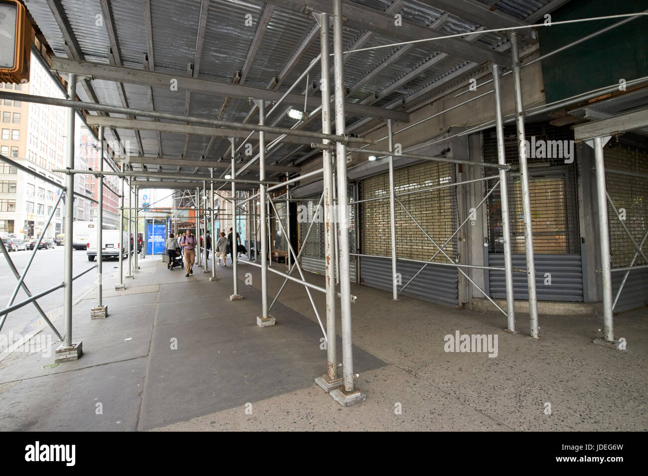Nyc sidewalk sheds hi-res stock photography and images - Alamy