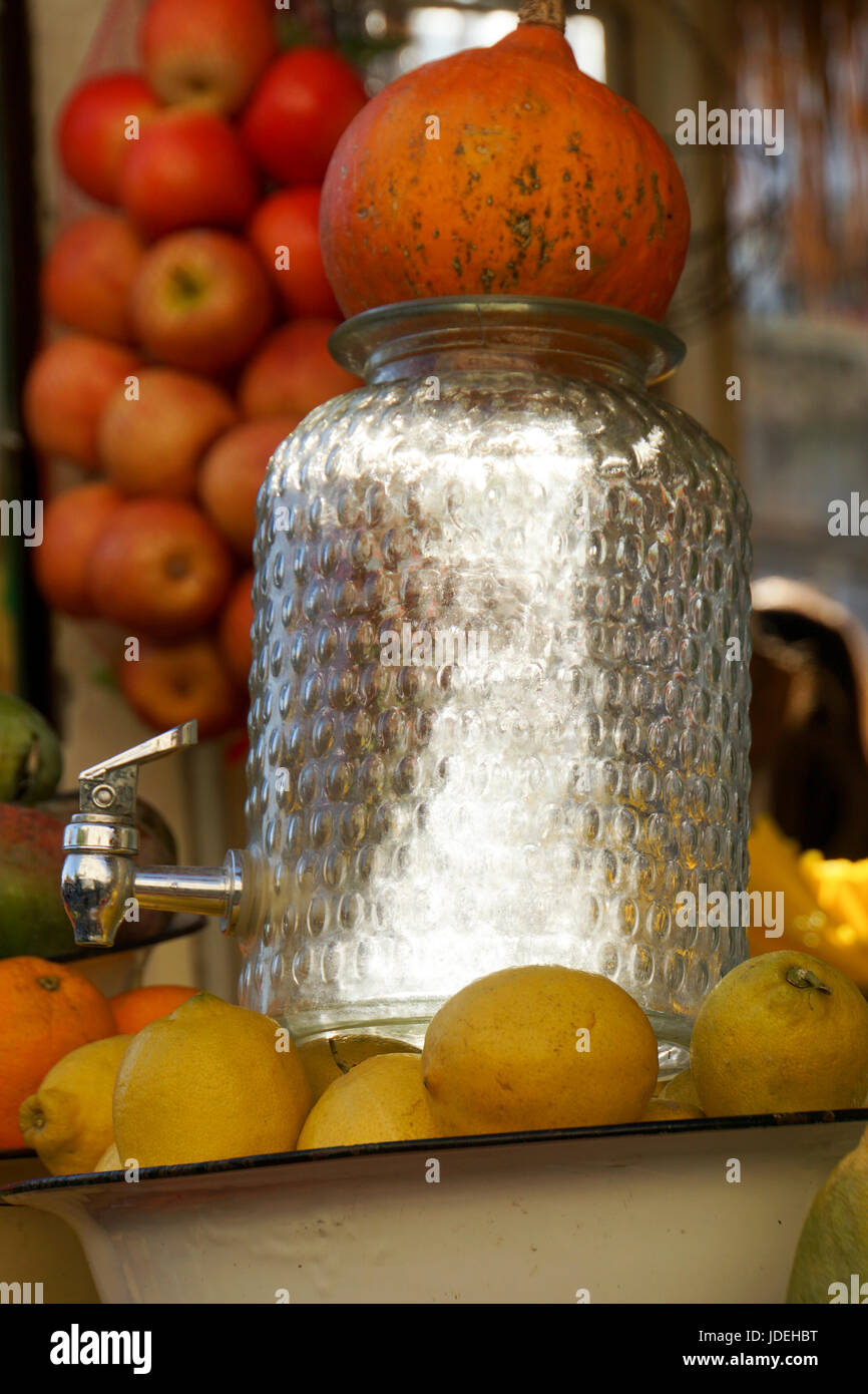Israel, Tel Aviv, An outdoor fruit juice stall selling fresh juice ...