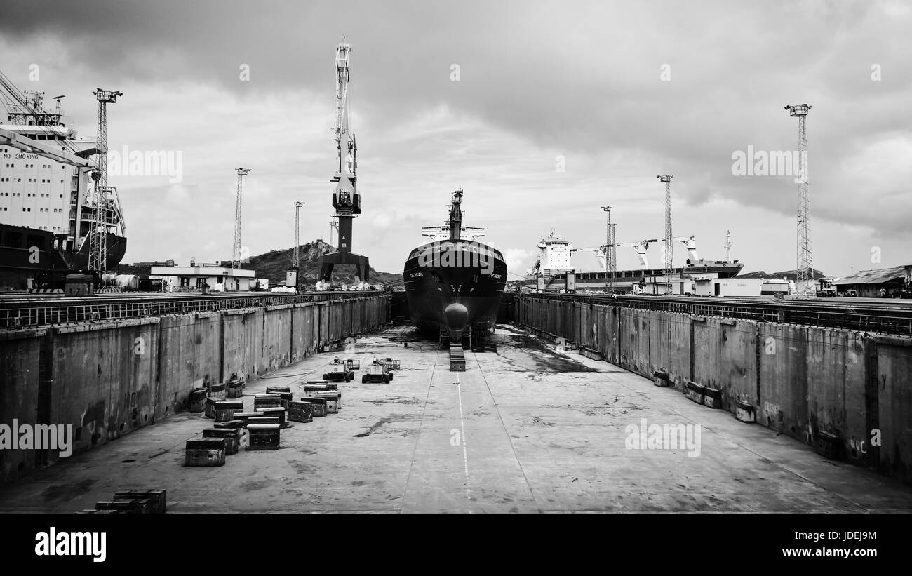 Dry dock in boat Black and White Stock Photos & Images - Alamy
