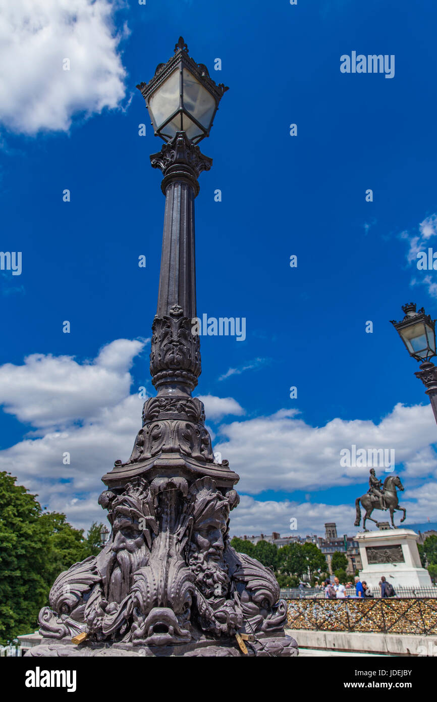 Paris france streetlight hi-res stock photography and images - Alamy