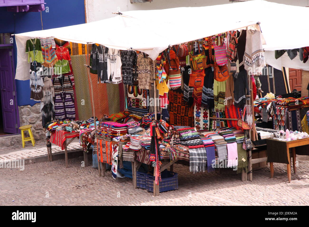 Peruvian market stall Stock Photo - Alamy