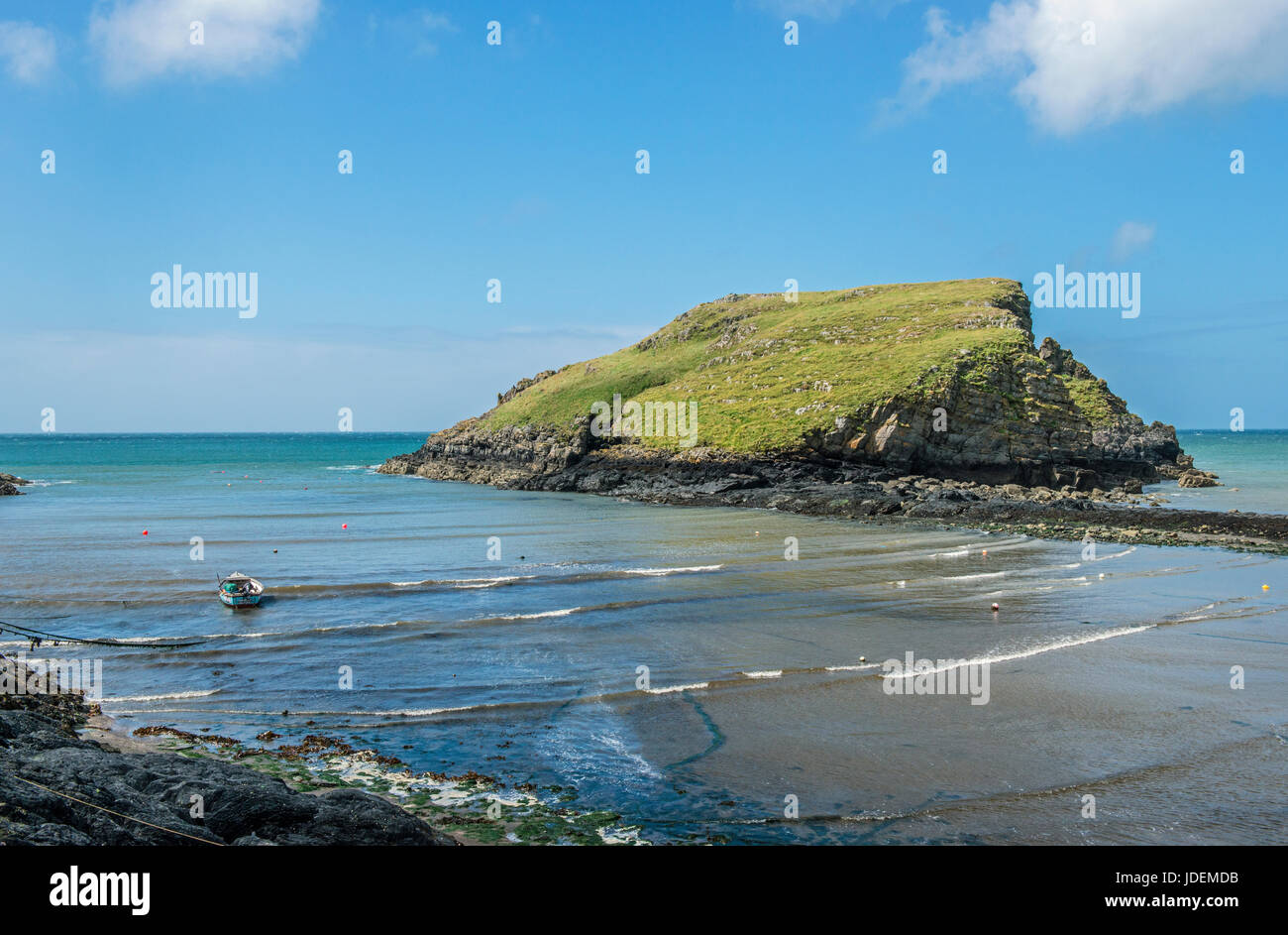 Abercastle hi-res stock photography and images - Alamy