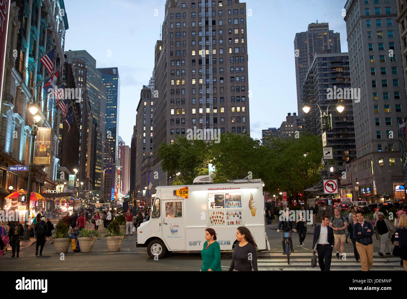 Herald square hi-res stock photography and images - Alamy