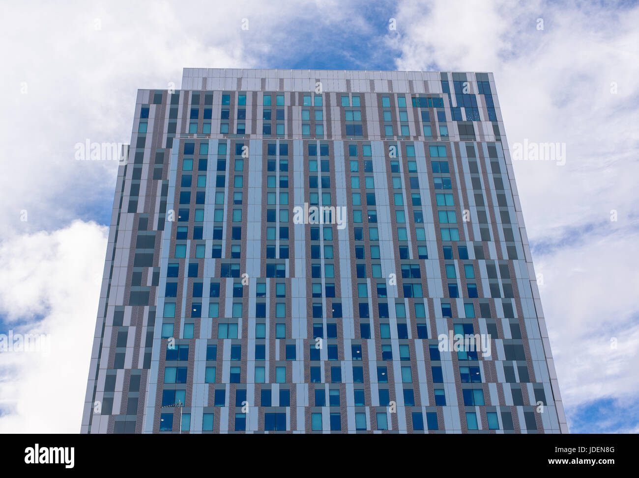 Condo building exterior hi-res stock photography and images - Alamy