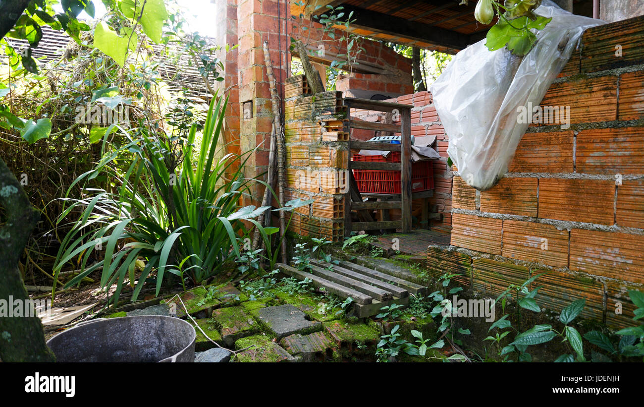 Poor construction hi-res stock photography and images - Alamy