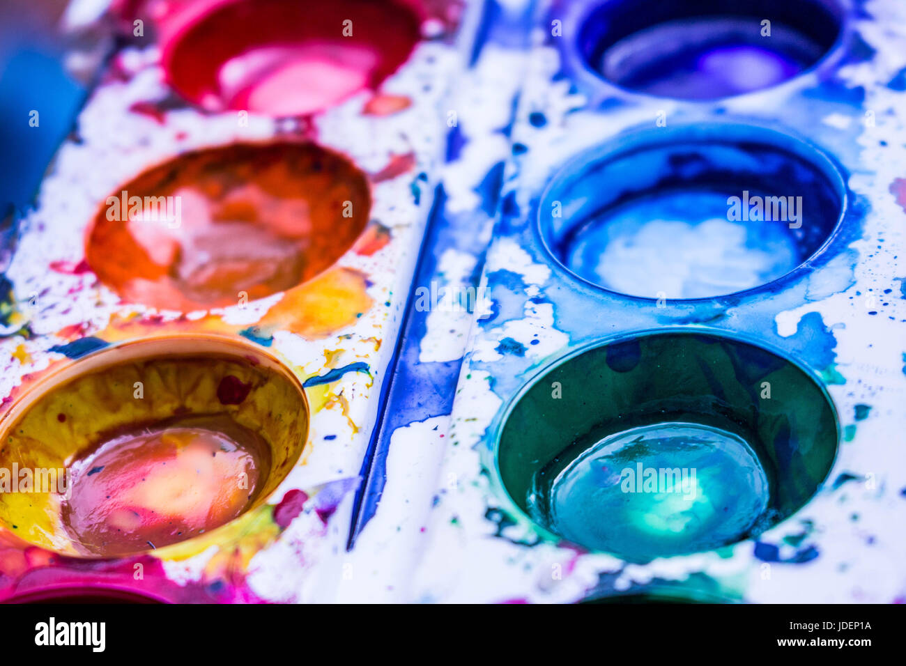 A colorful pain palet Stock Photo - Alamy