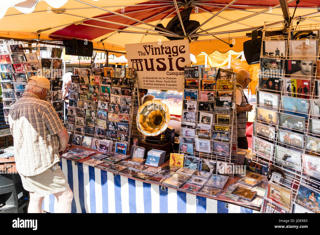 Vintage fashion market hi-res stock photography and images - Alamy