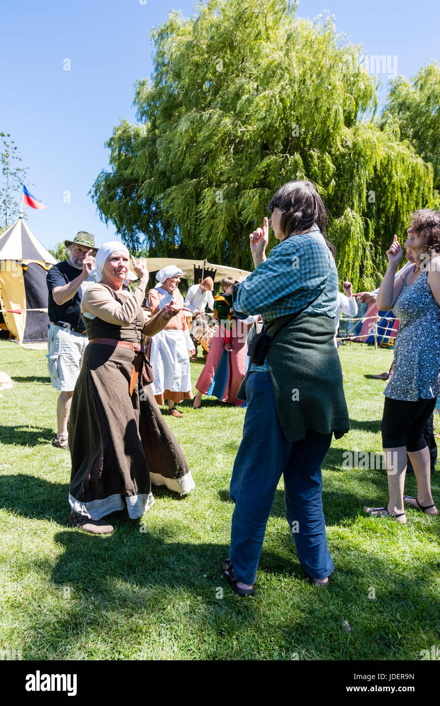 Living history group hi-res stock photography and images - Alamy