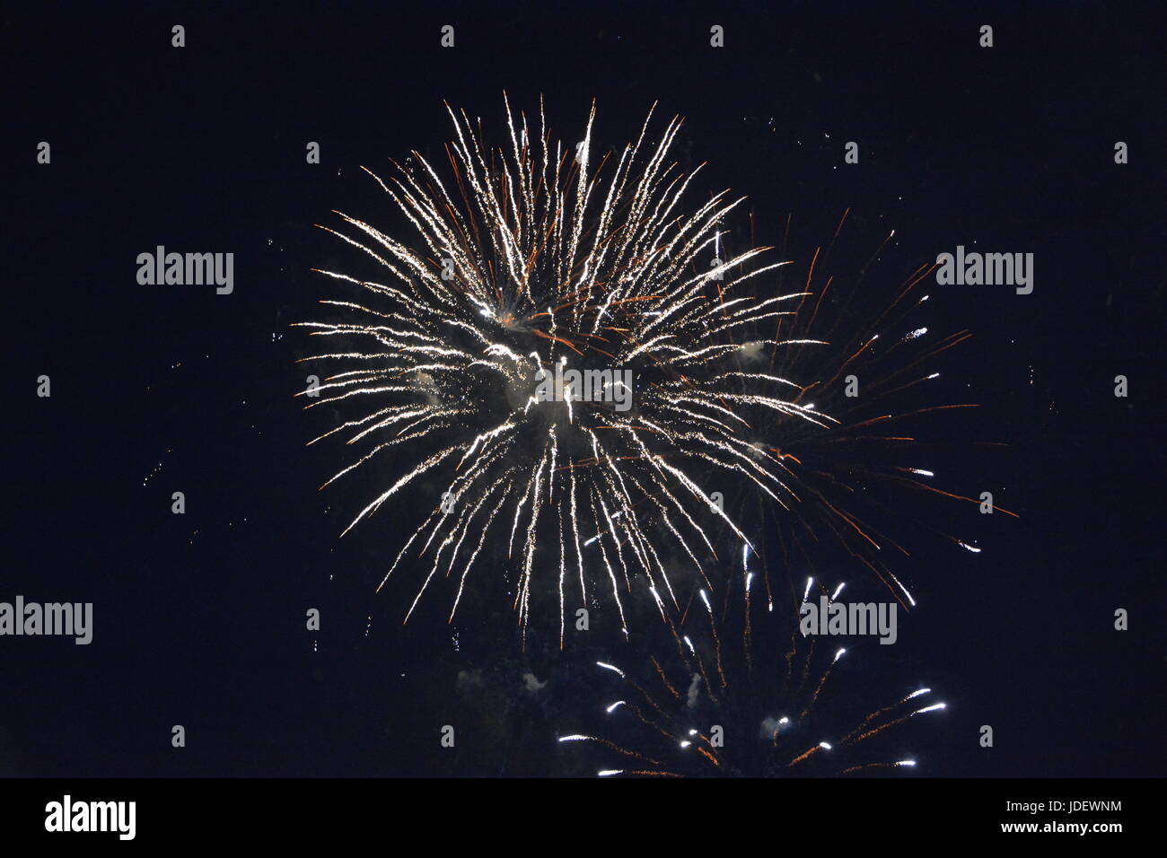 White fireworks hi-res stock photography and images - Alamy