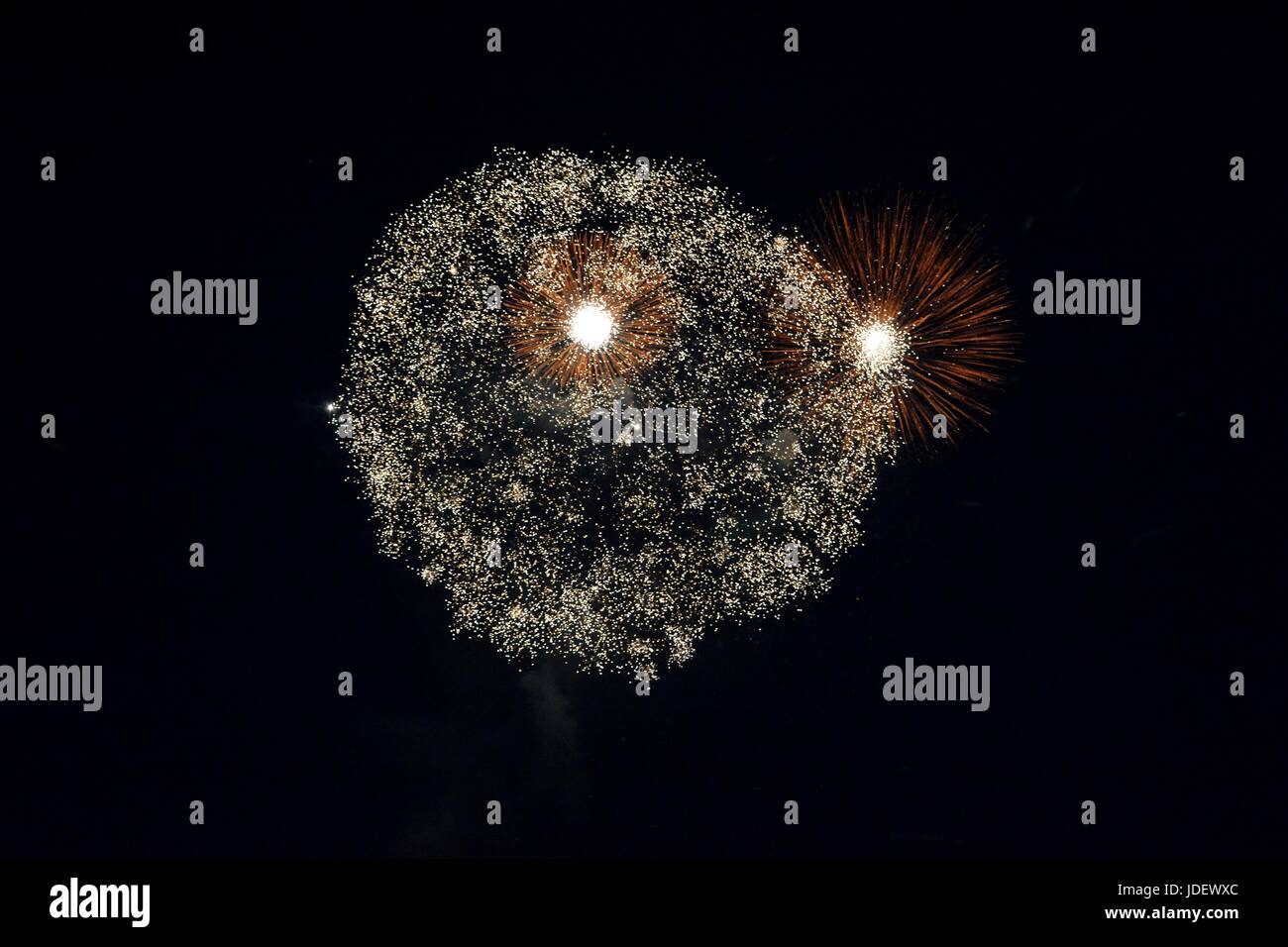 Golden Fireworks High Resolution Stock Photography and Images - Alamy