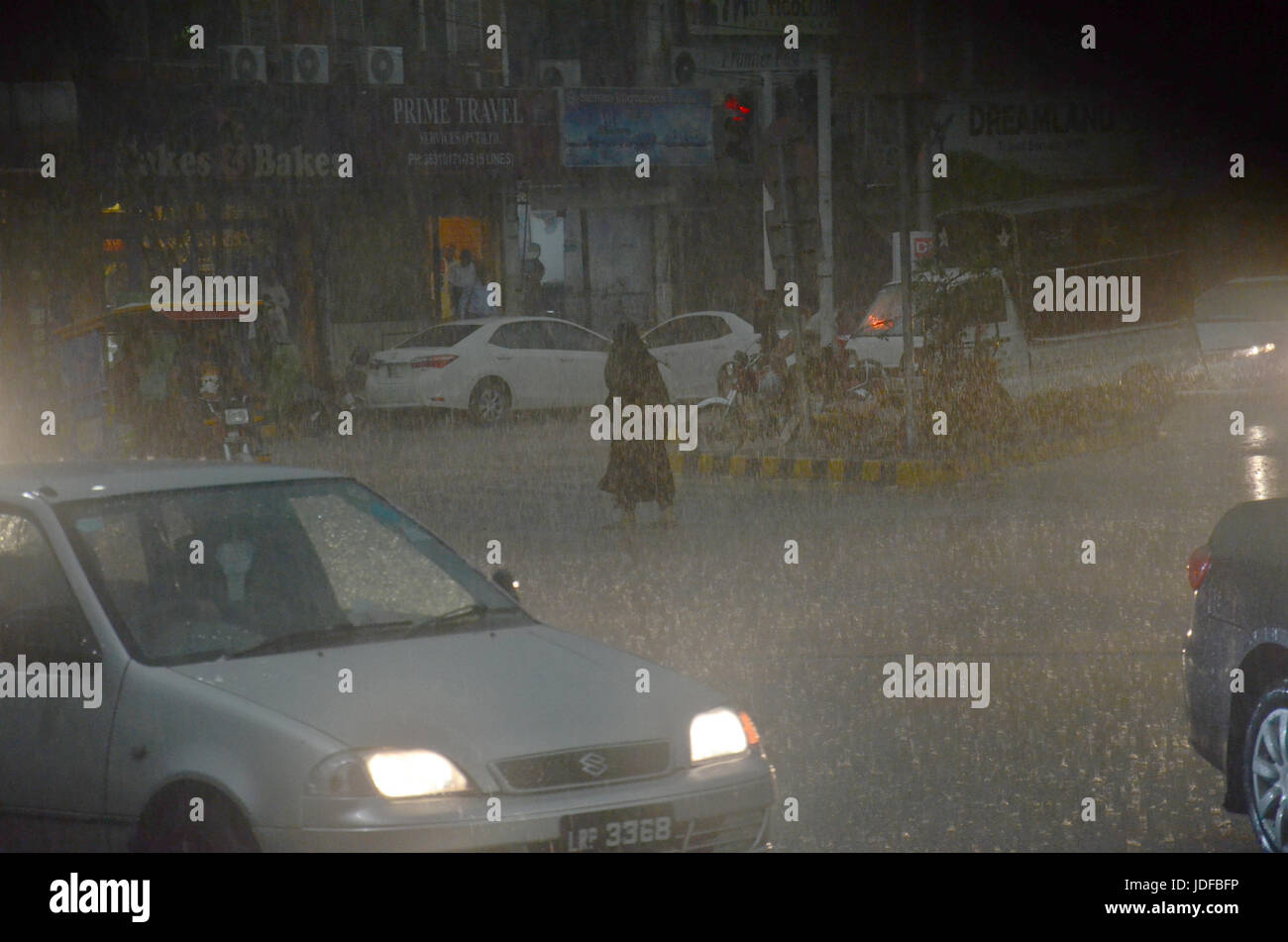 Lahore, Pakistan. 20th June, 2017. A view of the heavy monsoon rain ...