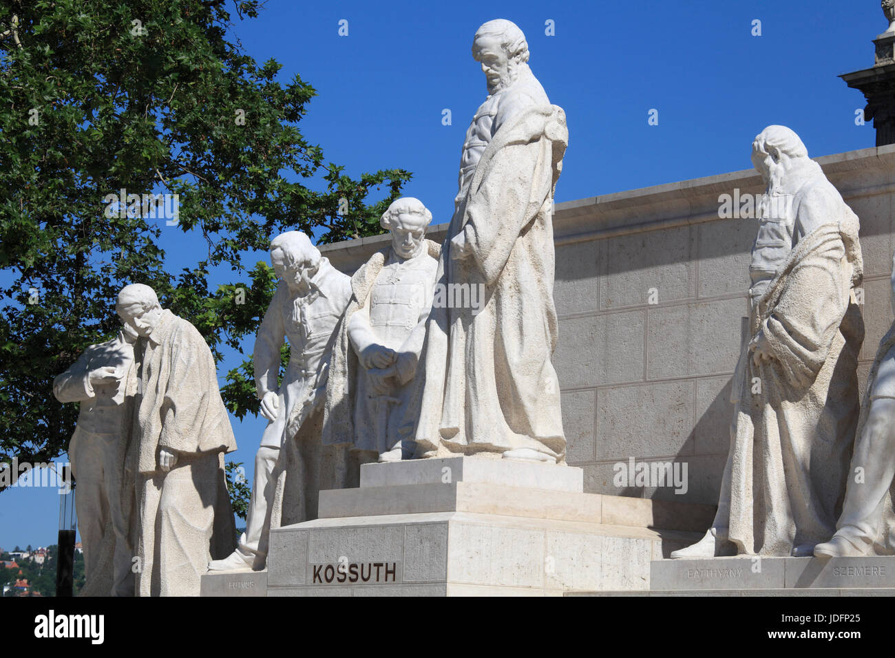 Group statue hi-res stock photography and images - Alamy