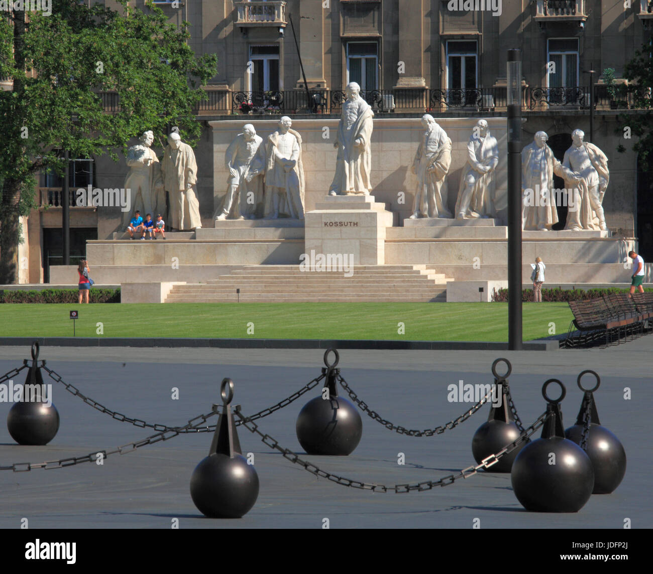 Group statue hi-res stock photography and images - Alamy
