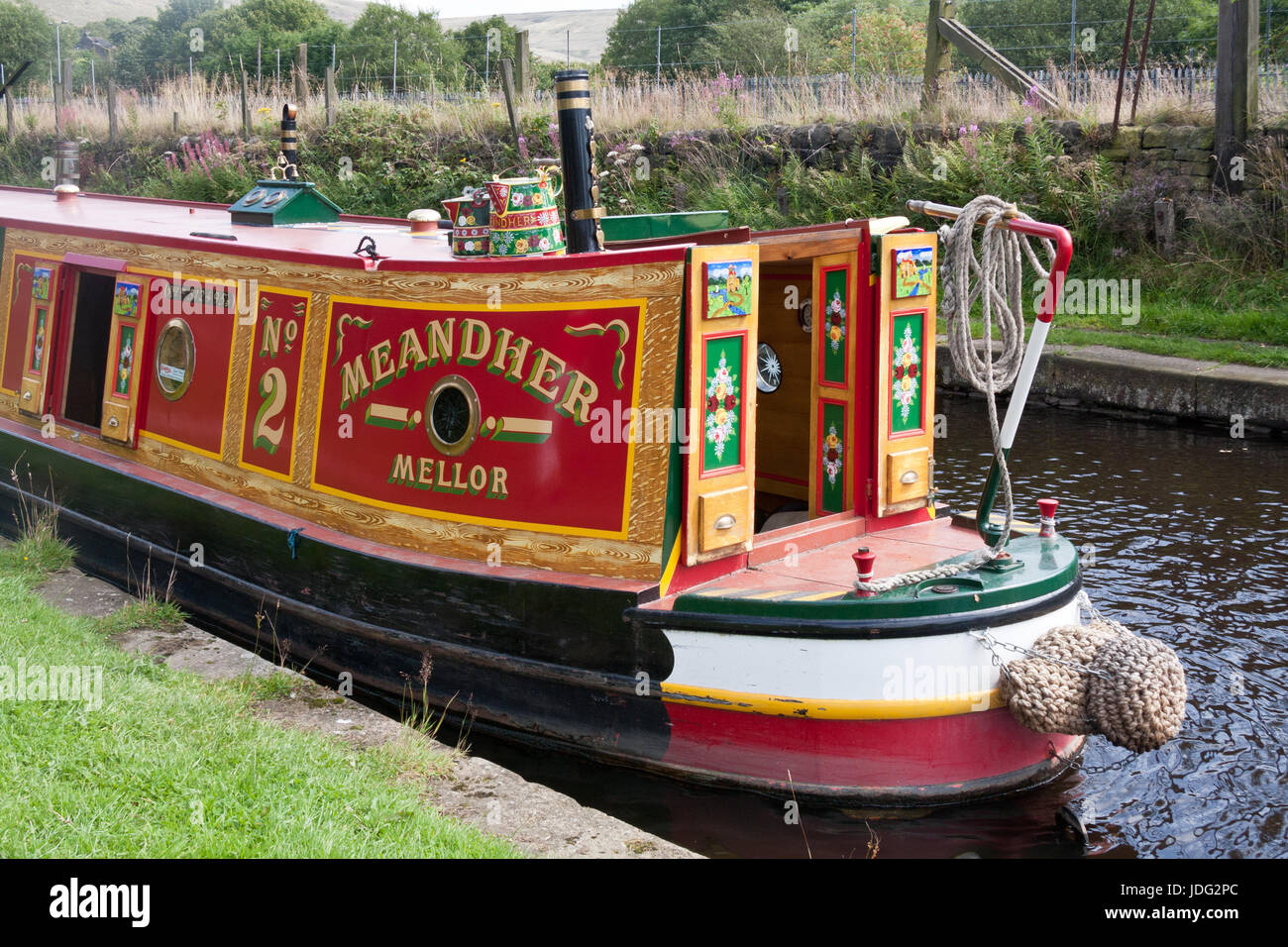 Traditional painted narrowboat hi-res stock photography and images - Alamy