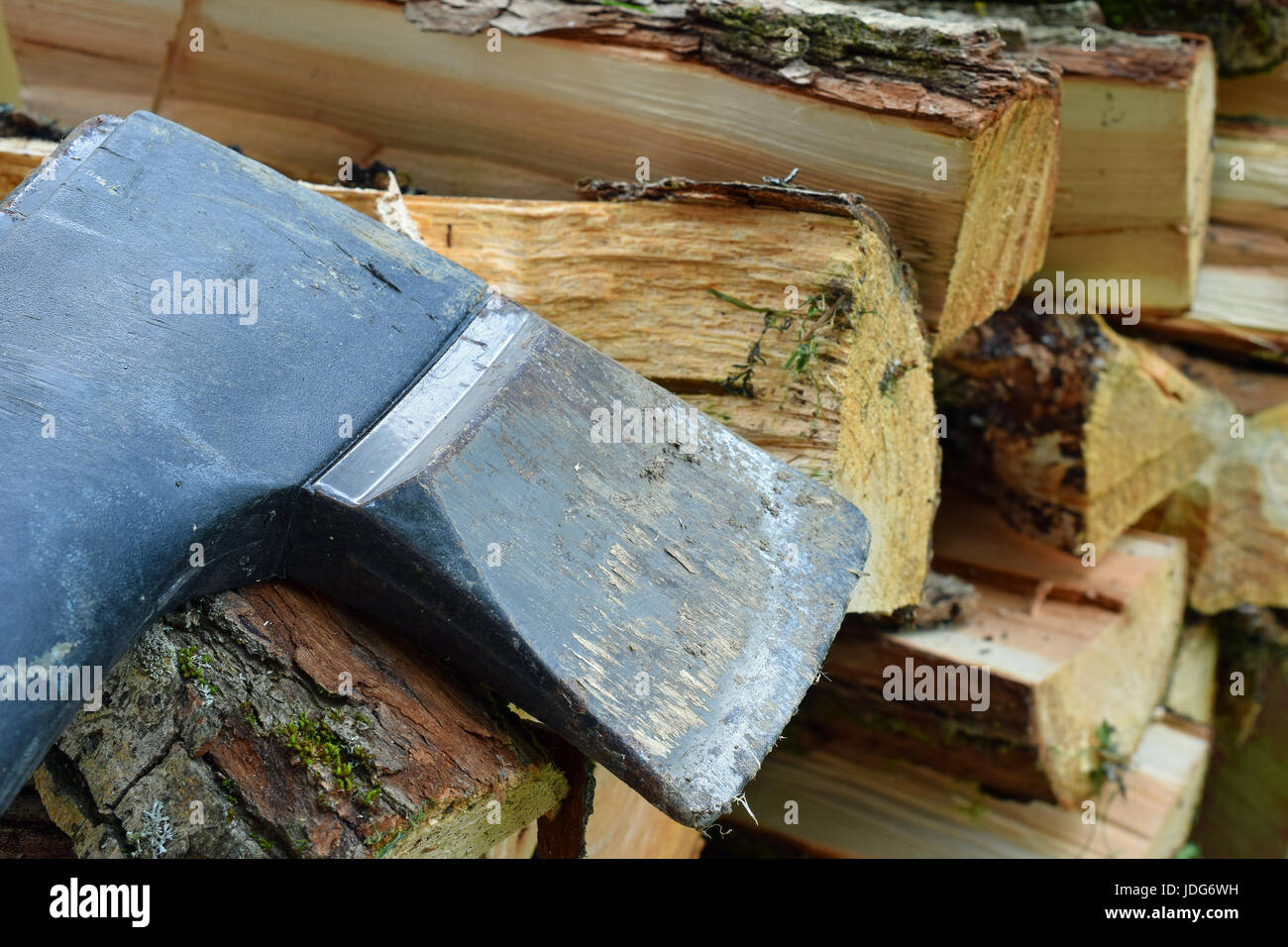 Axe and firewood logs close up Stock Photo - Alamy