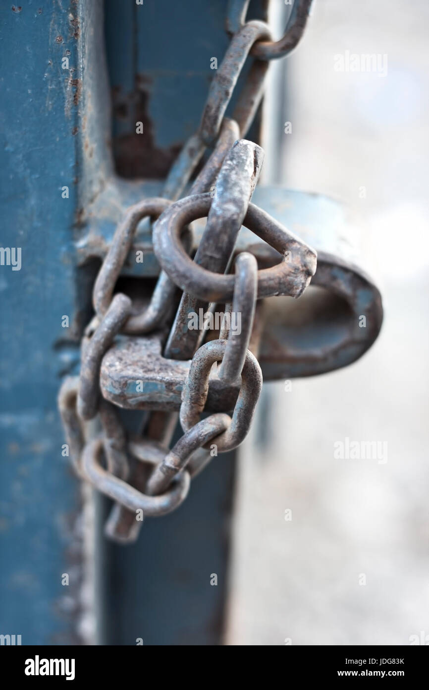 Close up of rusted metal chain Stock Photo - Alamy
