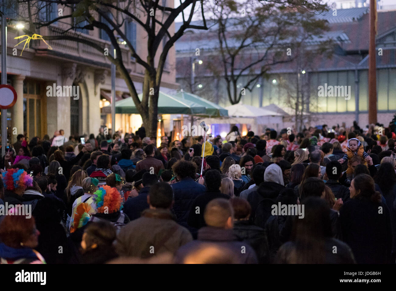 Spanish crowd celebrations hi-res stock photography and images - Alamy