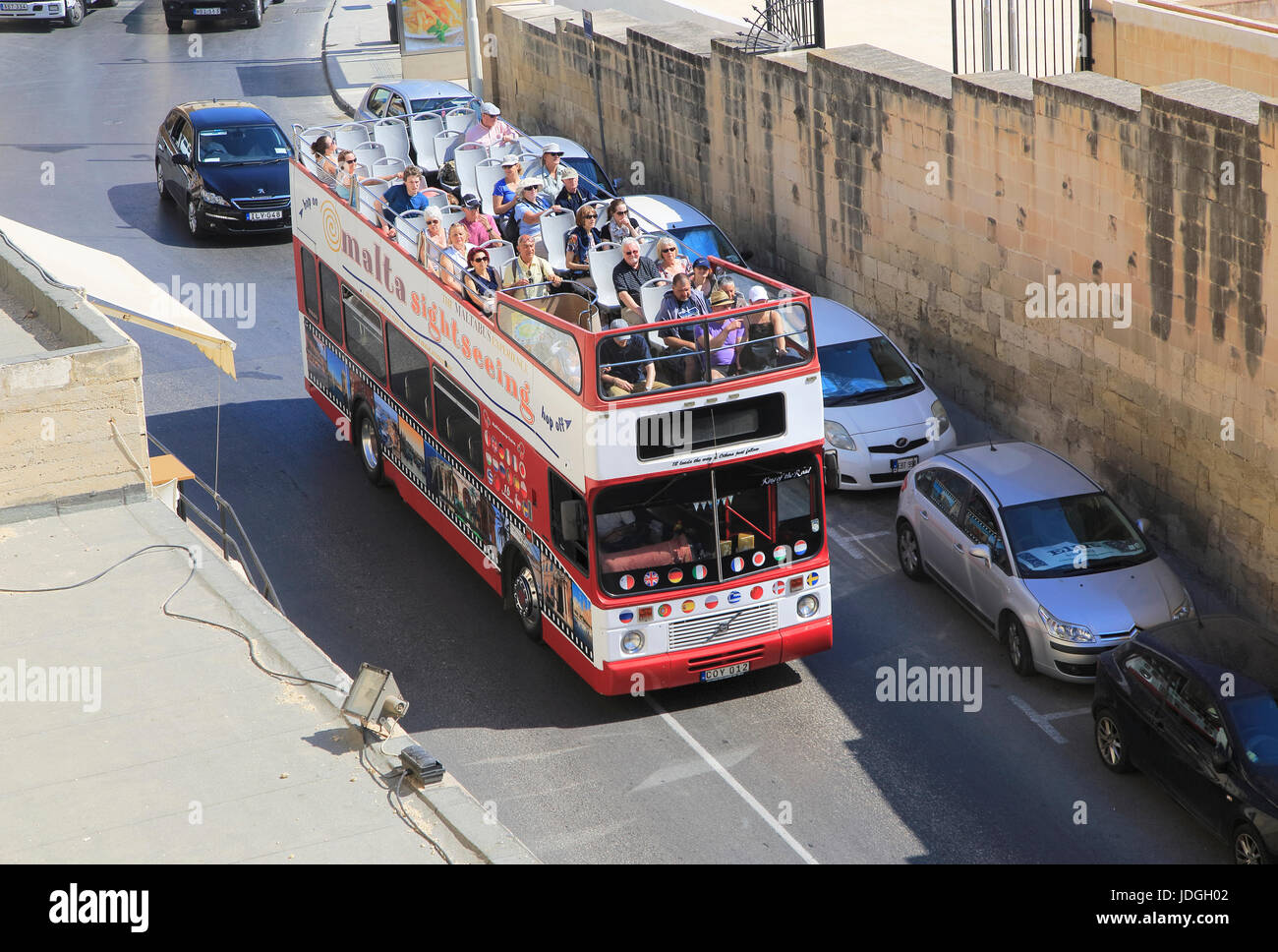 Open topped tourist bus hi-res stock photography and images - Alamy