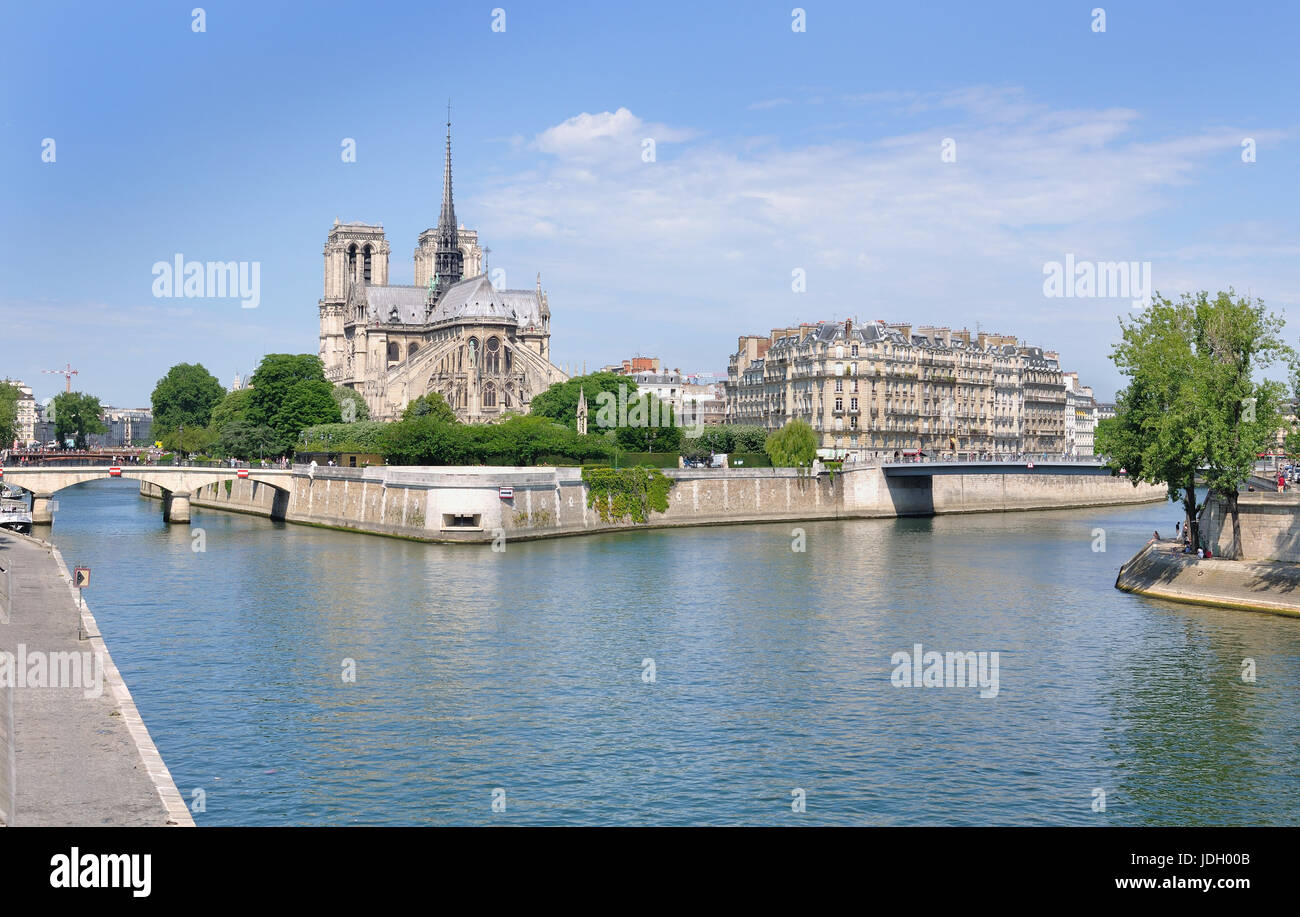 landscape of Paris with monument from riverbank Stock Photo - Alamy