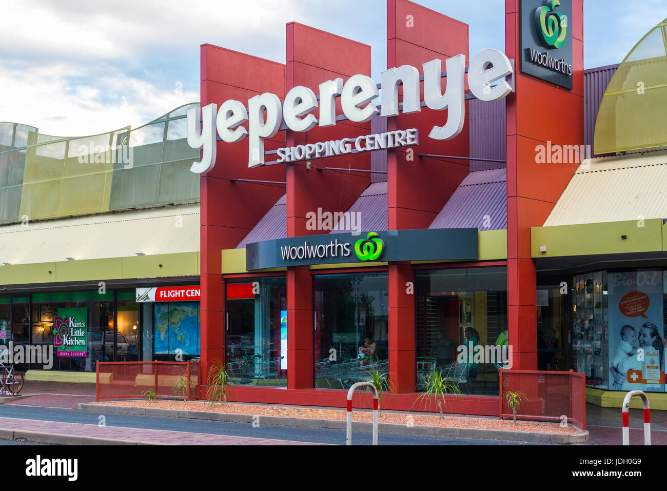 The springs shopping centre hi-res stock photography and images - Alamy