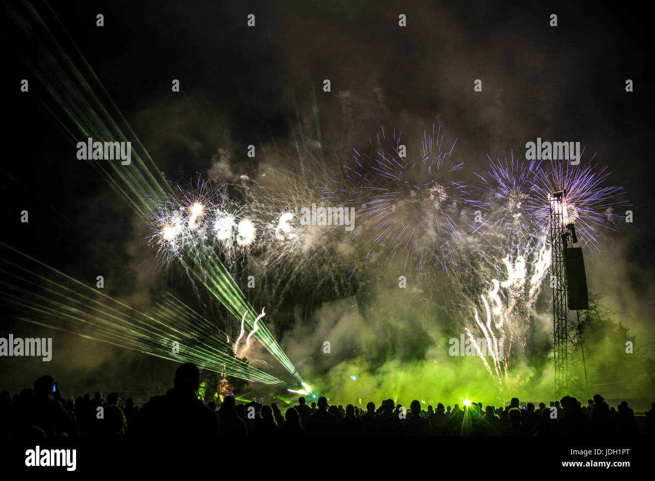 Huge fireworks hi-res stock photography and images - Alamy