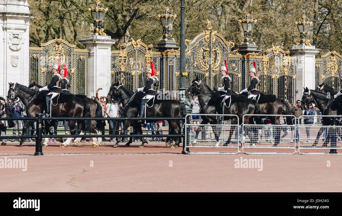 Royal horse guards parade helmet hi-res stock photography and images ...