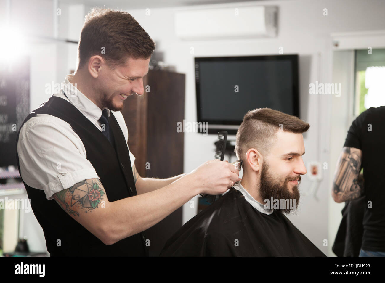 Professional barber doing a haircut Stock Photo - Alamy