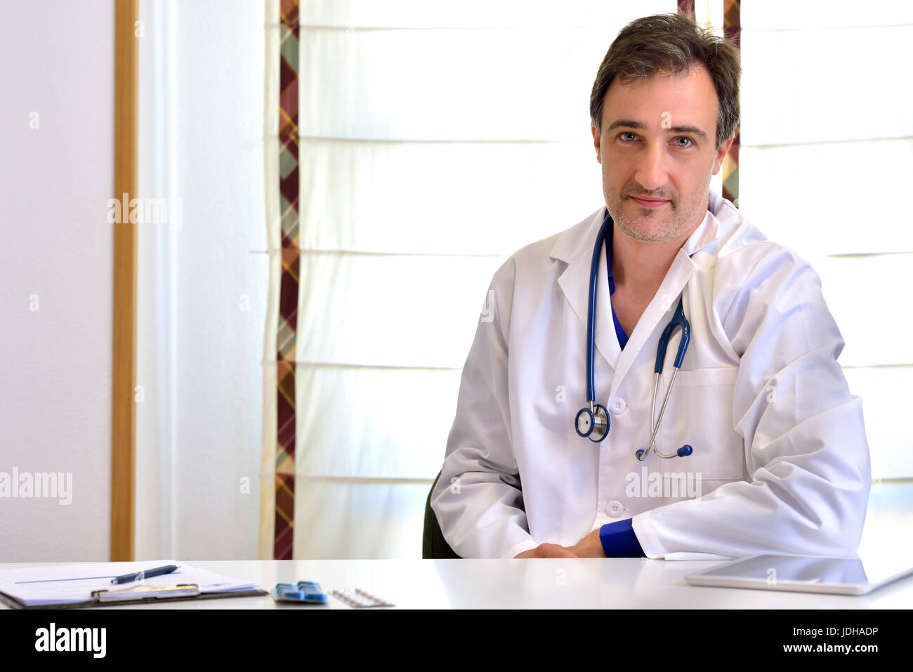 General table hi-res stock photography and images - Alamy