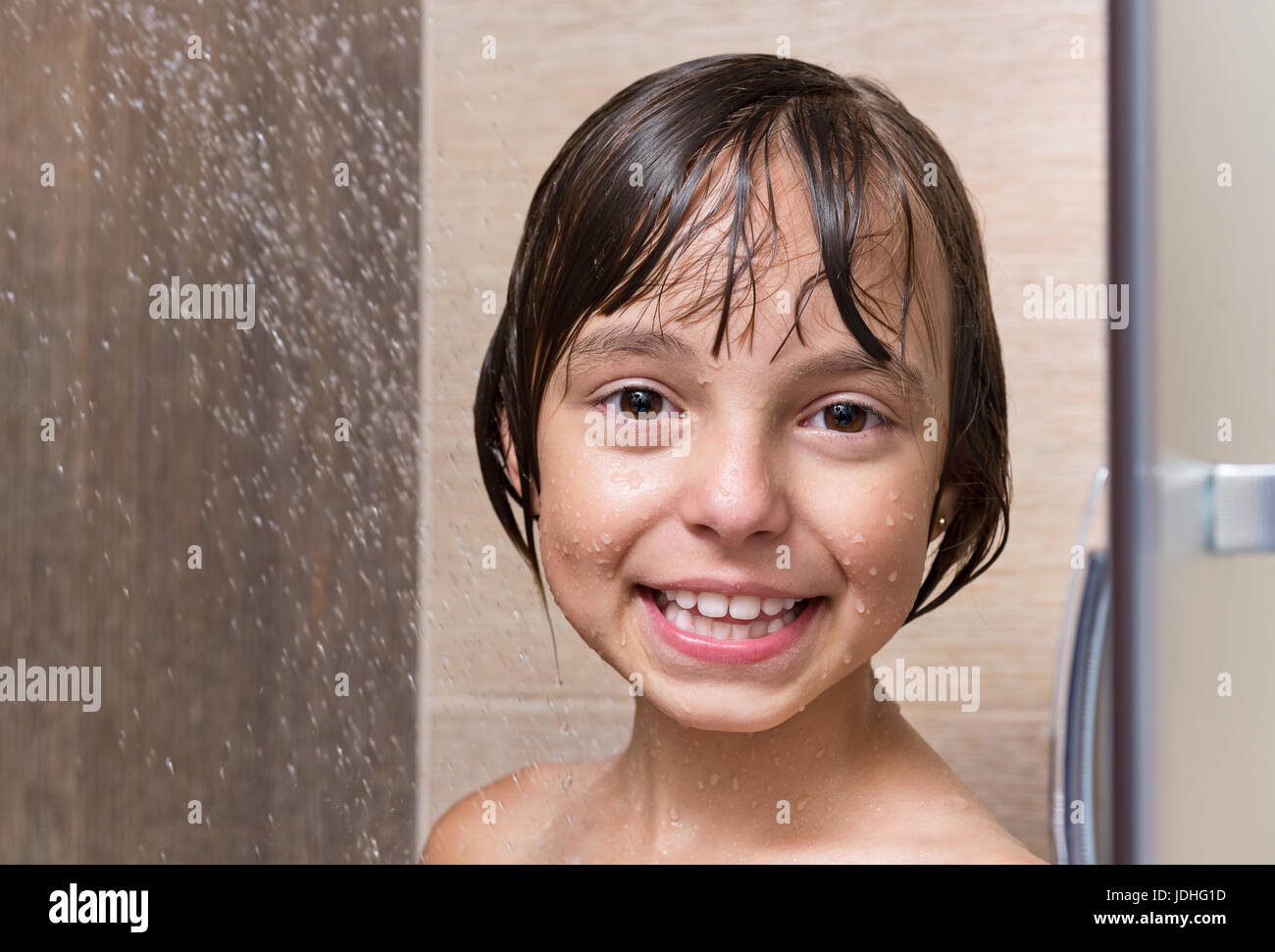 Face under water and bath hi-res stock photography and images - Alamy