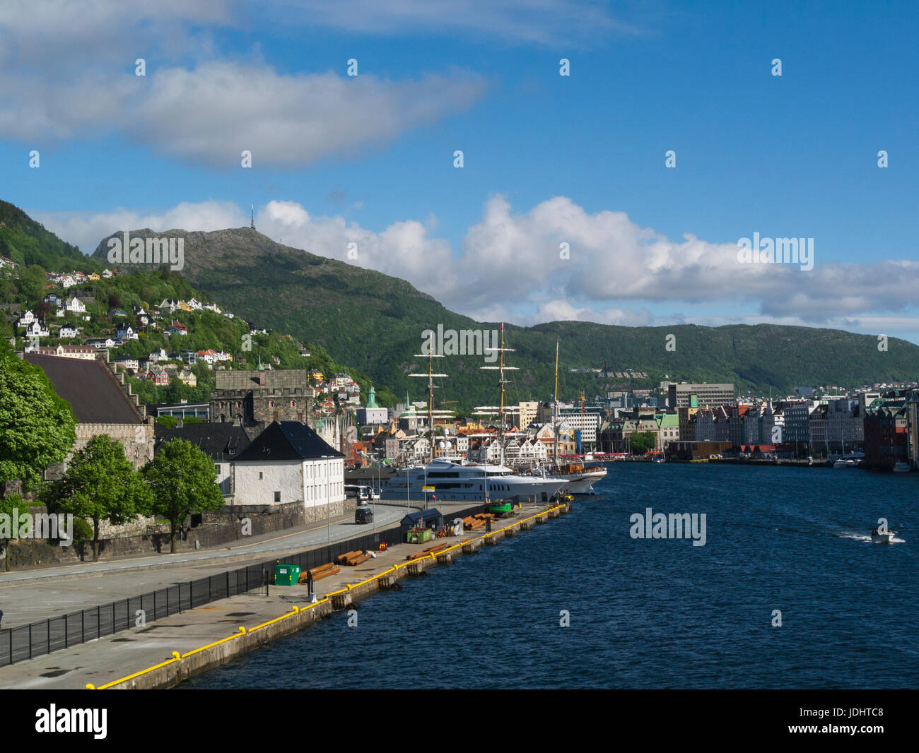Looking back along bergen harbour hi-res stock photography and images ...