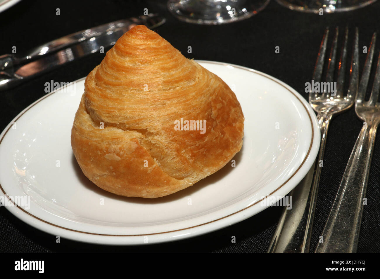 Plate of dinner rolls hi-res stock photography and images - Alamy