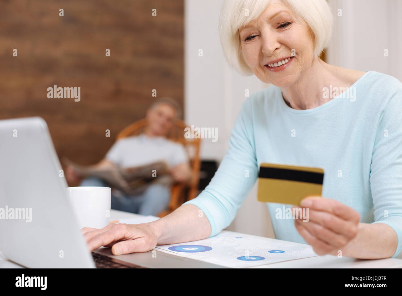 Elderly online banking hi-res stock photography and images - Alamy