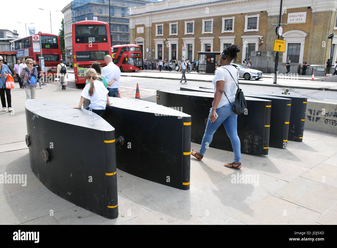 Anti terrorist barriers hi-res stock photography and images - Alamy