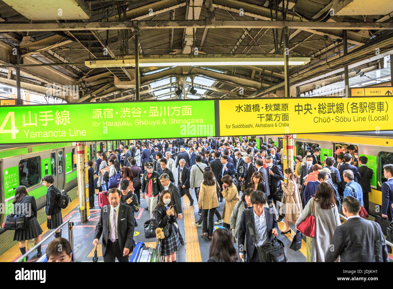 Rush hour train platform japan hi-res stock photography and images - Alamy