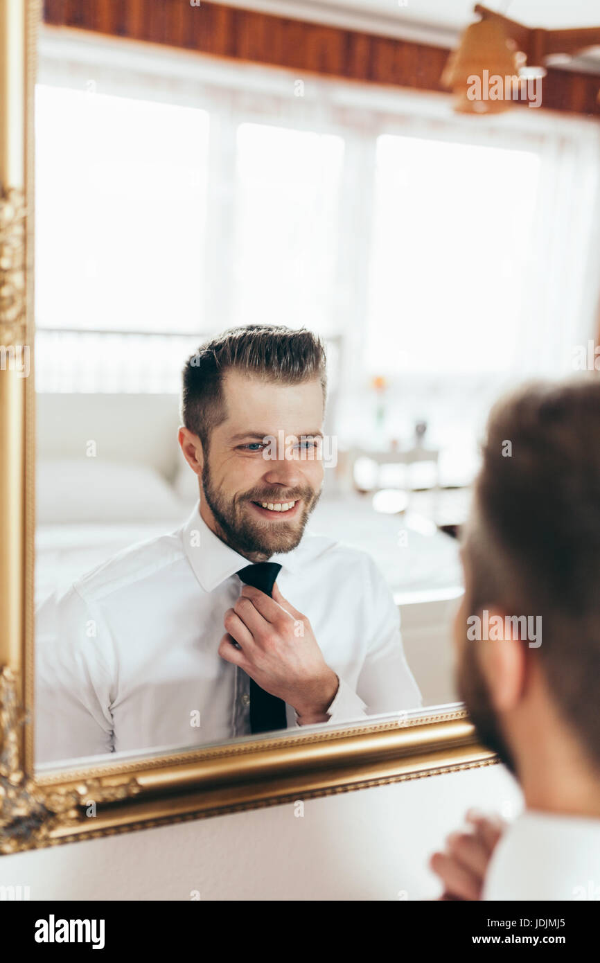 Man getting dressed party hi-res stock photography and images - Alamy